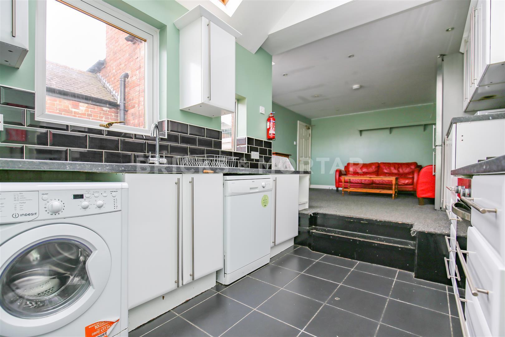 Bricks & Mortar - 6 Bedroom Flat in Newcastle Upon Tyne Let Agreed